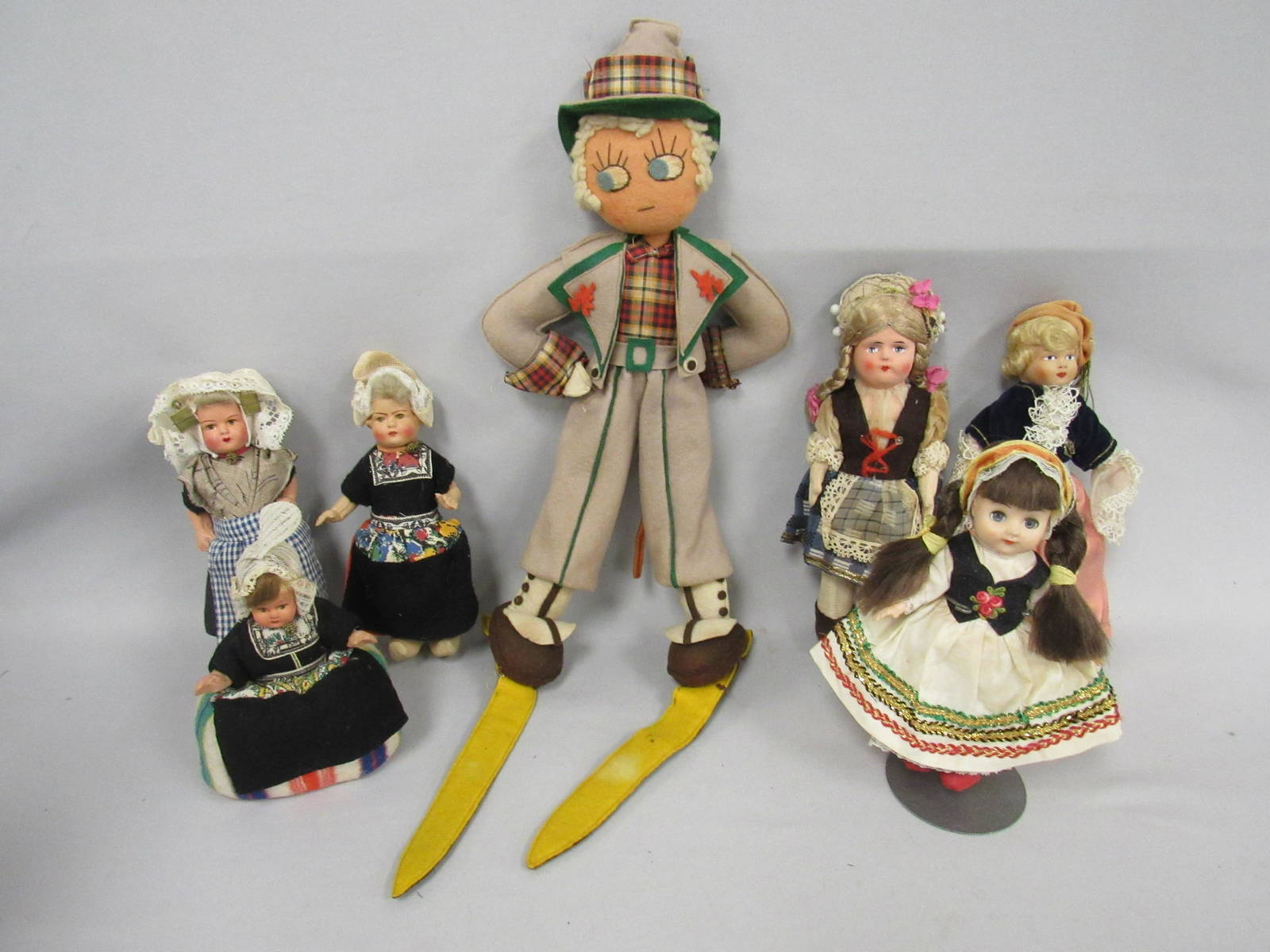 ASSORTED FOREIGN DOLLS: (#0361) on Apr 29, 2023 | Dotta Auction Co ...