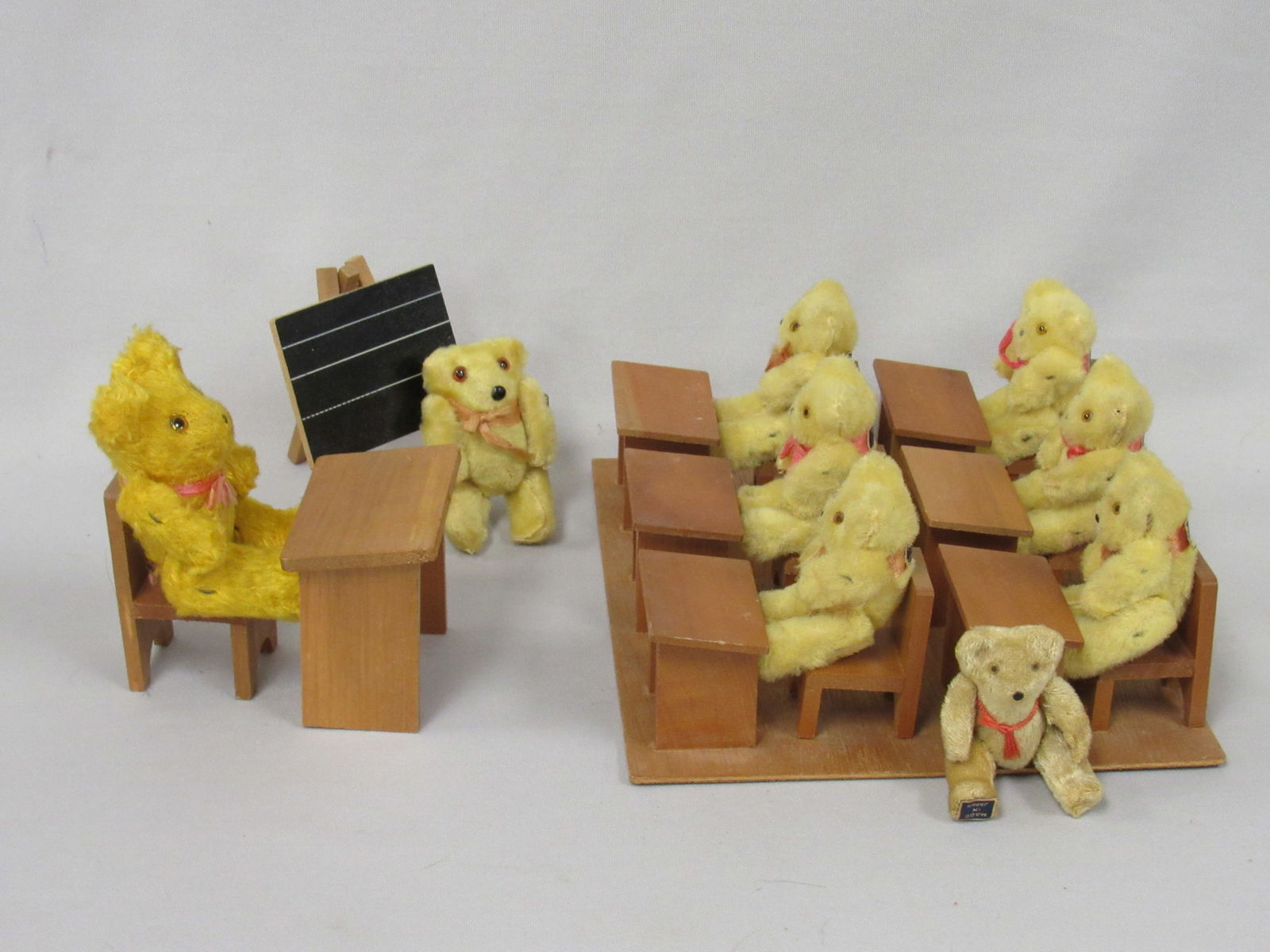 Vintage Japan Shackman Bear School Set: Auction