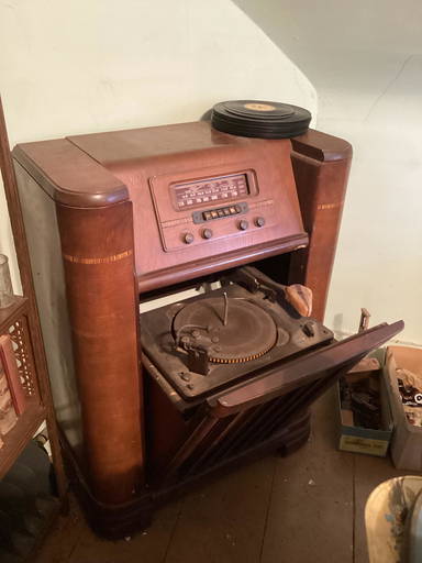 Antique Philco Radio/Record Player (#0528) on Oct 16, 2022 | P&P ...