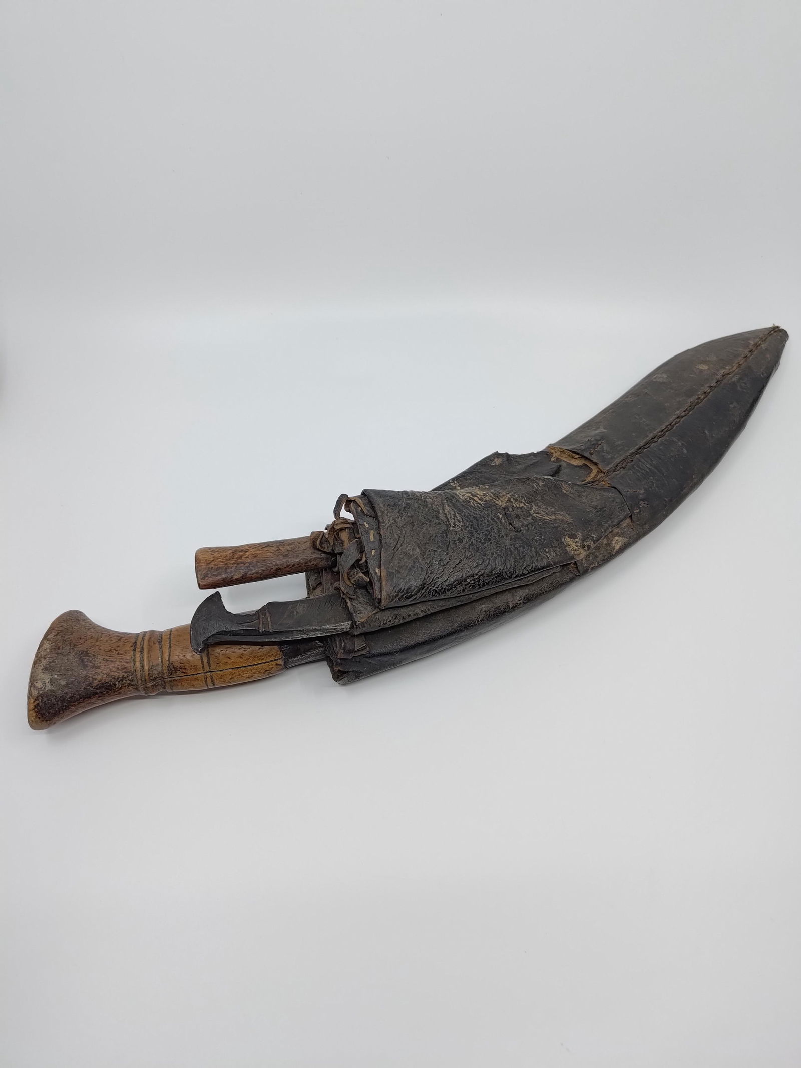 Antique Philippines Bolo Sword,with Leather Scabbard And Two Trowing ...