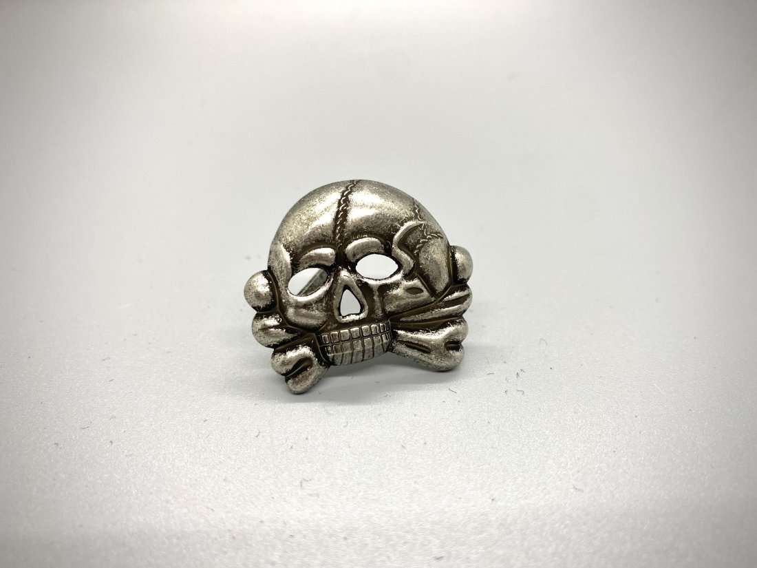 SS TOTENKOPF BADGE PIN WITH RZM TAG WWII - Dec 04, 2022 | Beijers ...