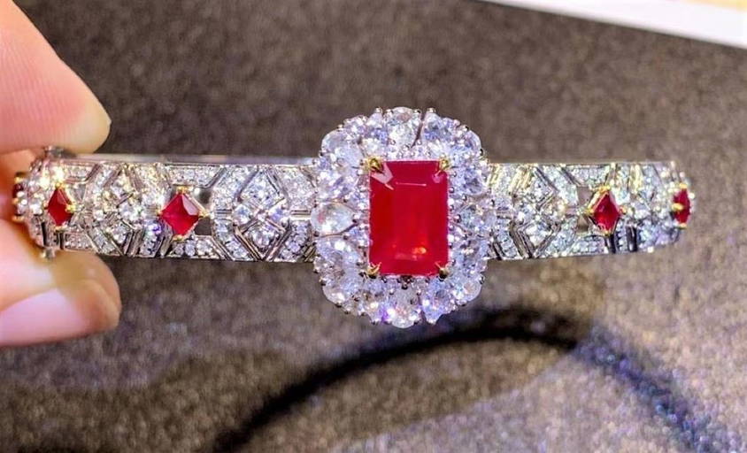 2.4ct Pigeon Blood Red Ruby 18kt Gold Bangle