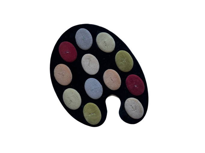Velour Paint Palette (#0032) on Dec 12, 2022 | Cure Thrift in New york