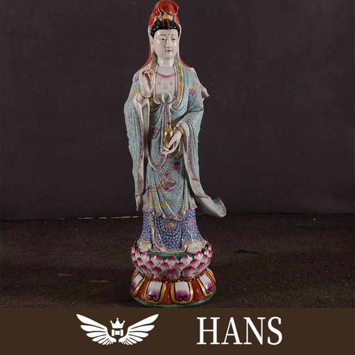Zeng Longsheng Made A Sculpture Of A Pastel Pure Bottle To Worship Guanyin.