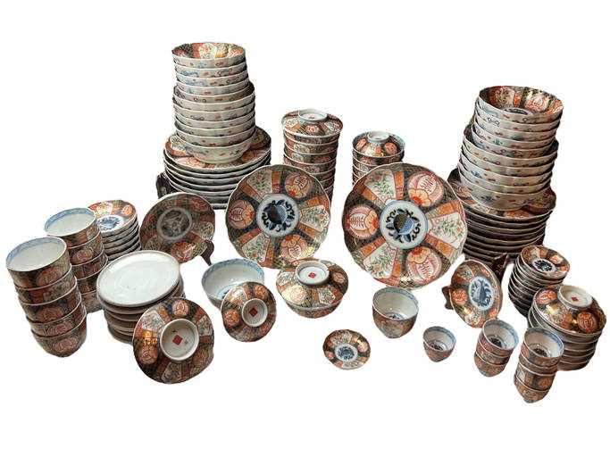 Set Of 99 Japanese Imari Porcelain Dinner Service