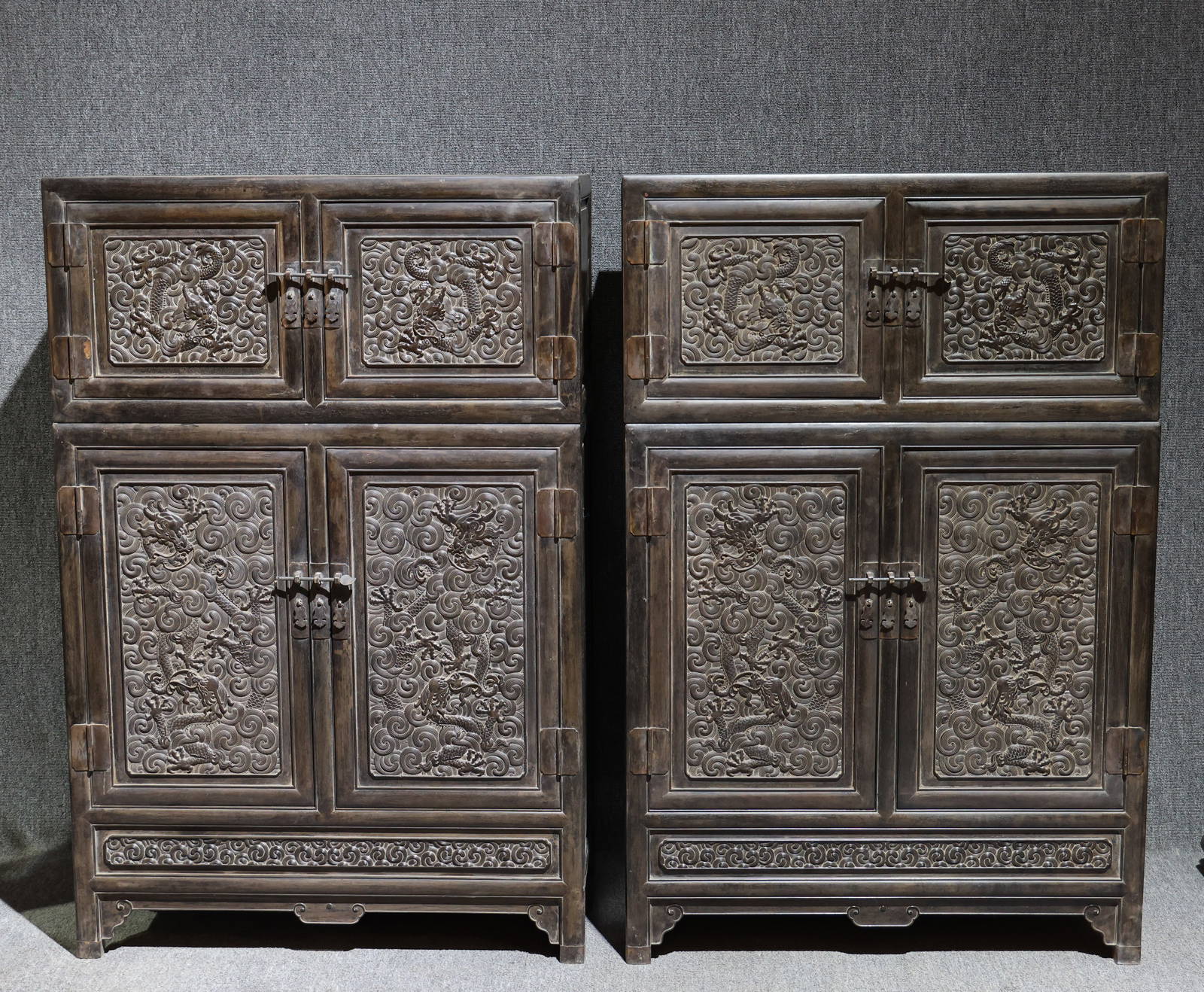 Qing Dynasty Red Sandalwood Sea Eight Beast Top Box Cabinet A Group Auction