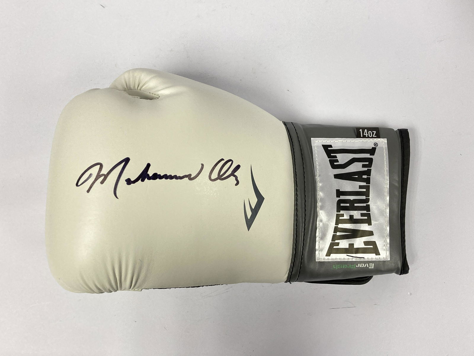 Autograph Muhammad Ali boxing glove (#0650) on Dec 21, 2022 | Toy In a ...