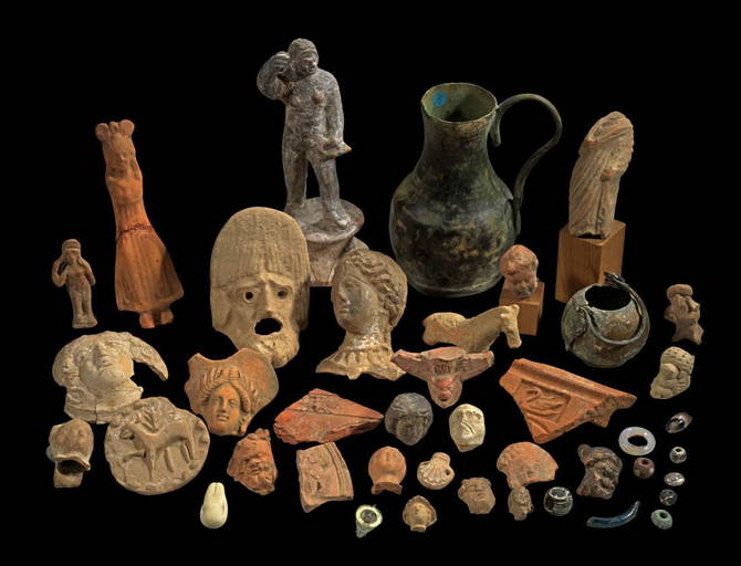 Large Collection of Ancient objects and objects after the Antique ...