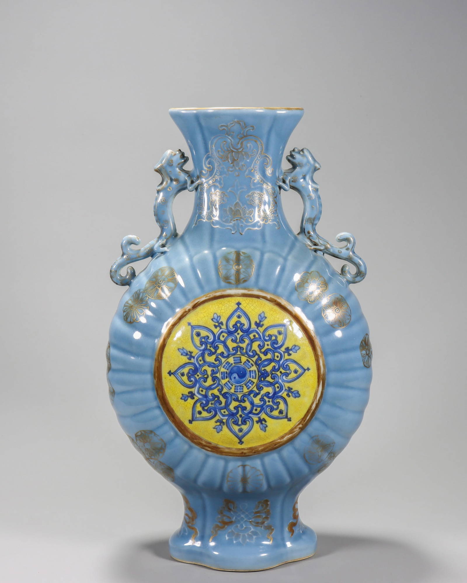 Qing Dynasty - Qianlong Year Mark - Porcelain Moon Flask Vase. Auction