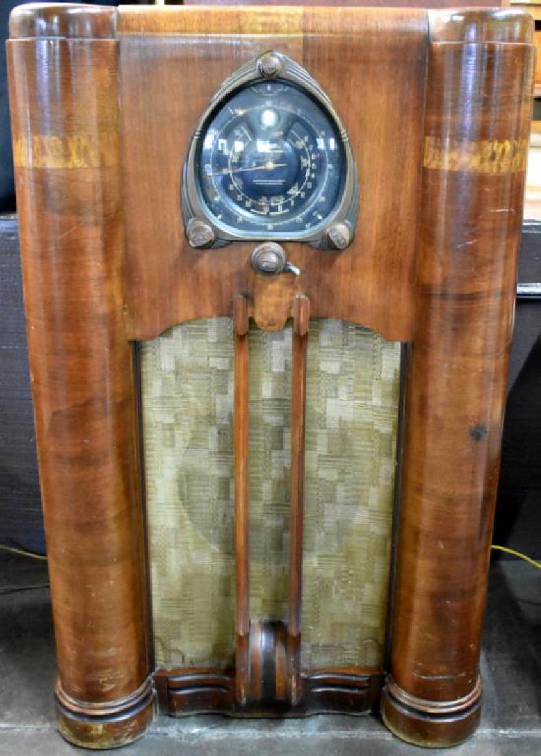 ZENITH FLOOR MODEL RADIO