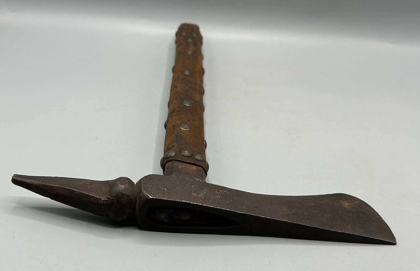 An Exceptional Tomahawk With A Crow Head Spike Auction