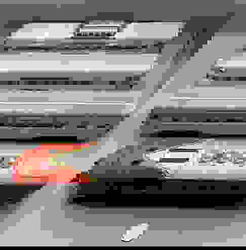 Lionel Model Train Engine And Three Cars Auction