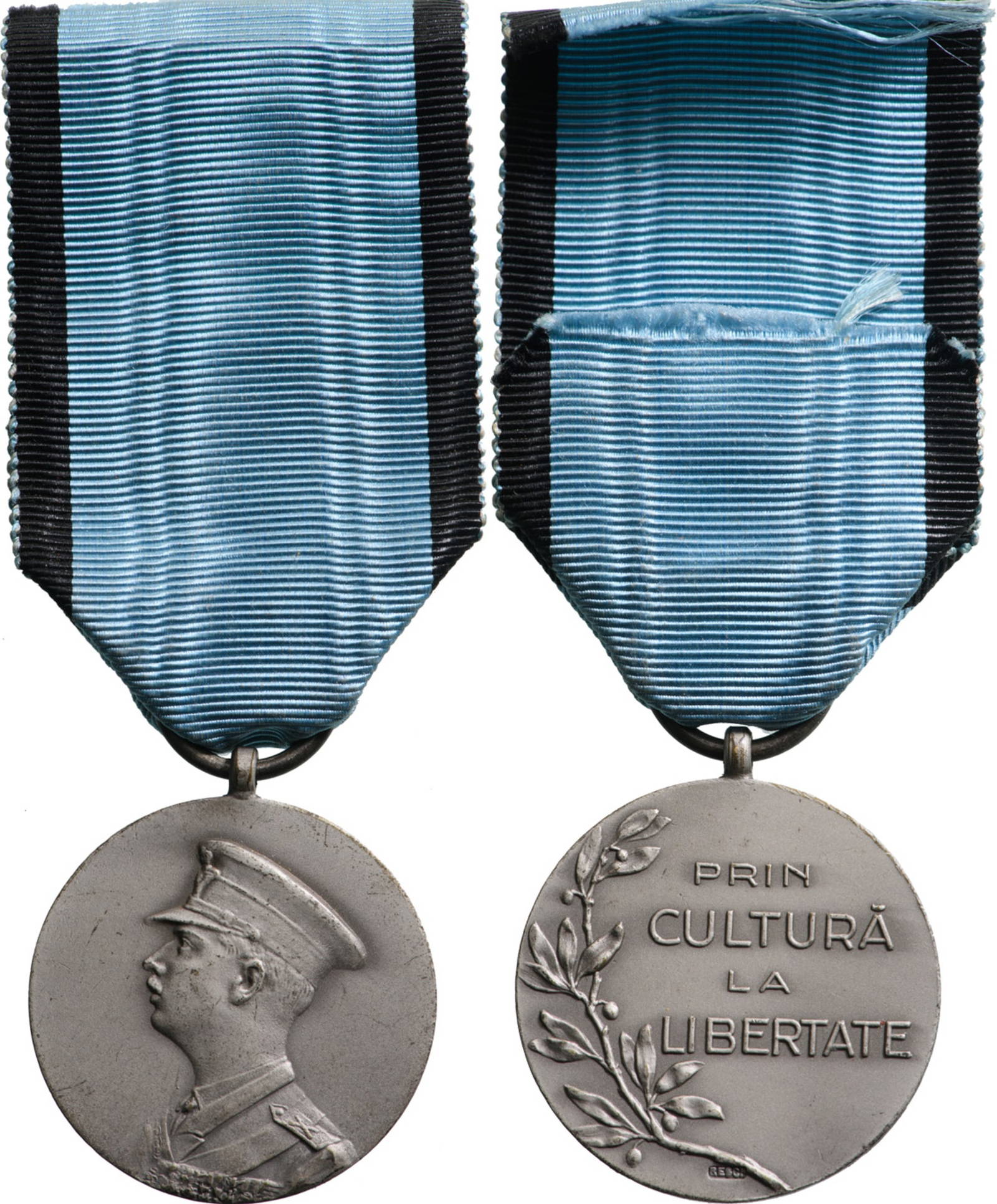 Medal Of Cultural Merit, 2nd Class, 1st Model (1931) Auction