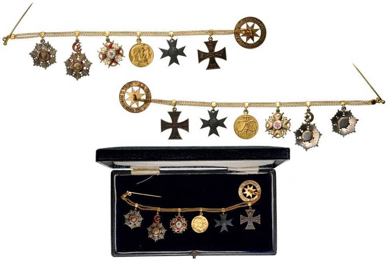 Chain Of 6 Miniatures