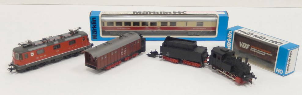 Marklin Ho #3053 Electric Locomotive With A Variety Of Cars