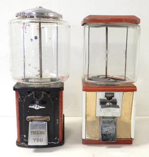 Two Vintage Gumball Machines - May 31, 2020 | Stephenson's Auction in PA