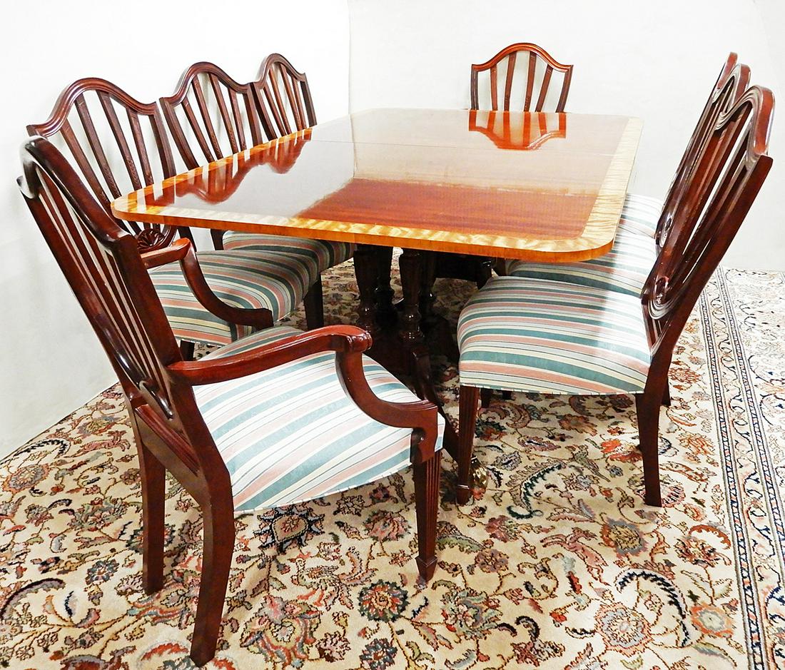 Kling Colonial Cherry Mahogany Dining Room Set.