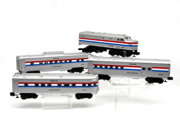 28: Lionel 0 gauge Amtrak train set including engine No