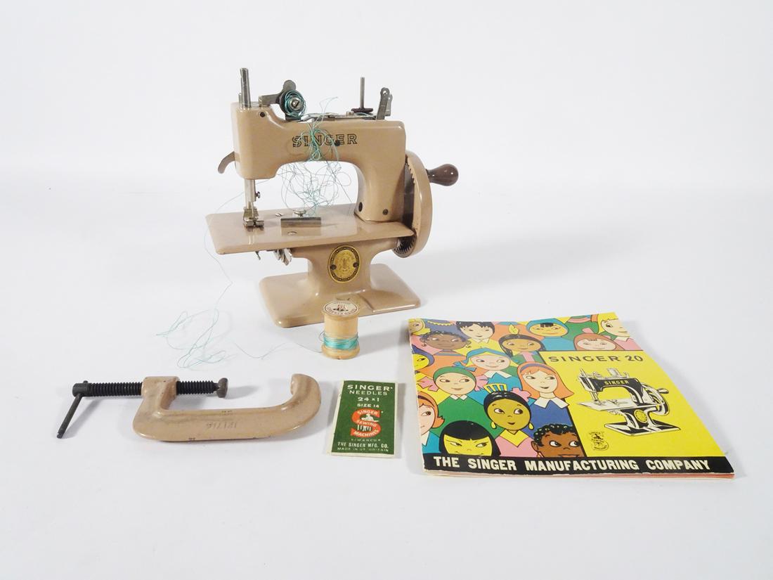 Singer Sewhandy Model 20 Toy Sewing Machine