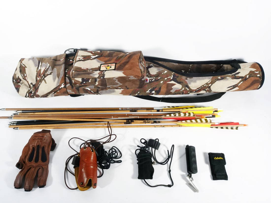 Safari Tuff Quiver Case With 10 Arrows Auction