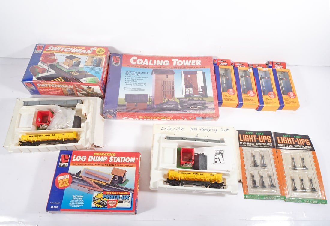 Life-like Ho Train Accessories Grouping Auction