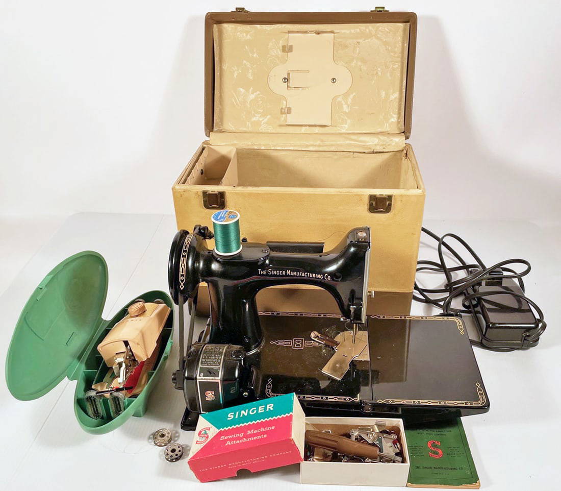 Singer Mfg. Co. Featherweight Sewing Machine Auction