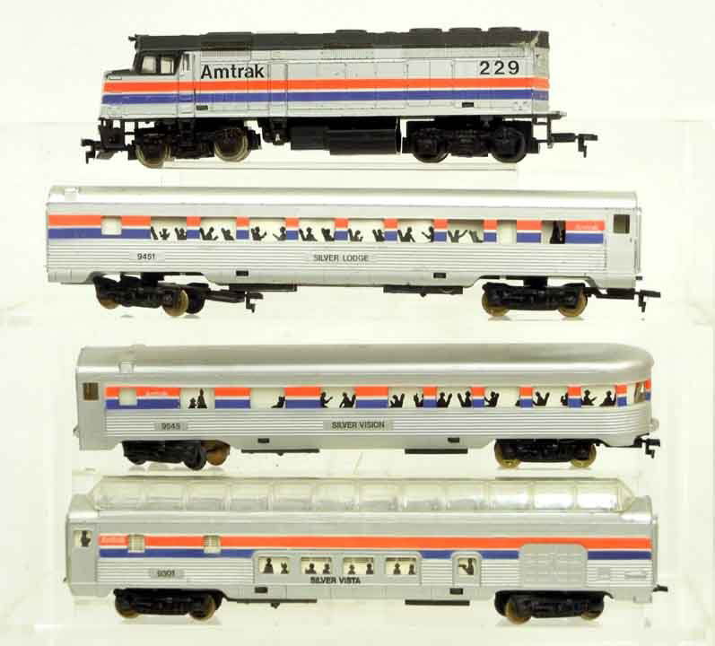 HO scale Amtrak passenger set, including engine 229,