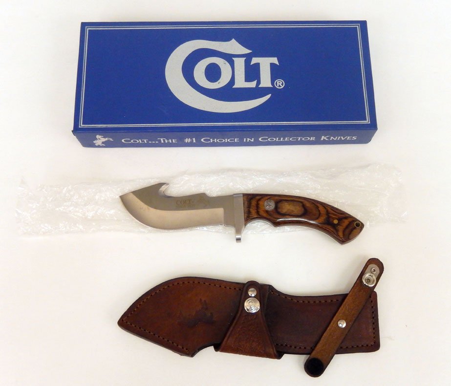Colt CT7 hunting knife in original box with leather sca