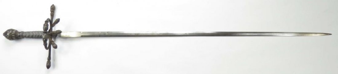 AN ELEGANT RAPIER SWORD