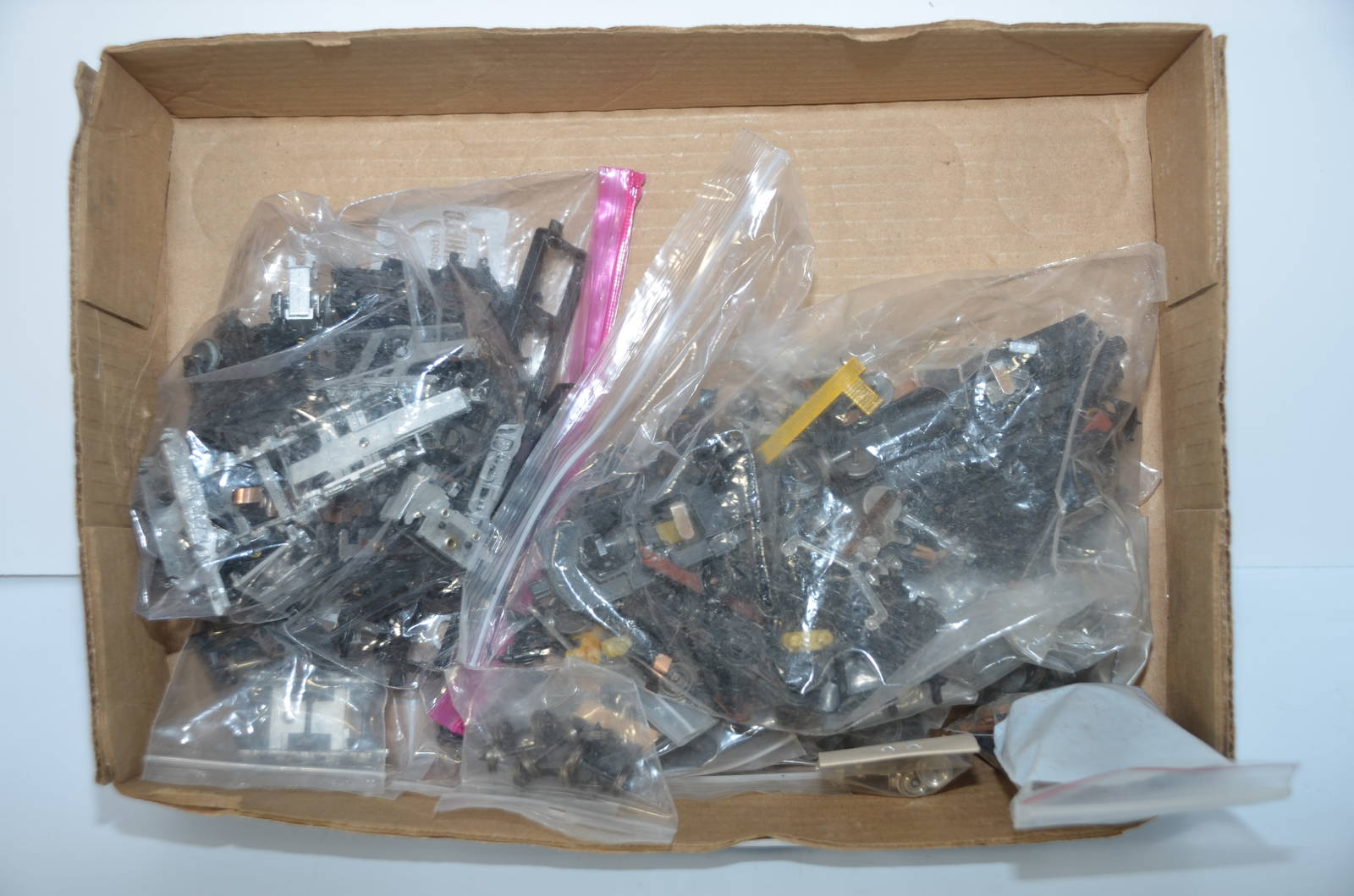 Model Railroad Parts And Books Lot Auction