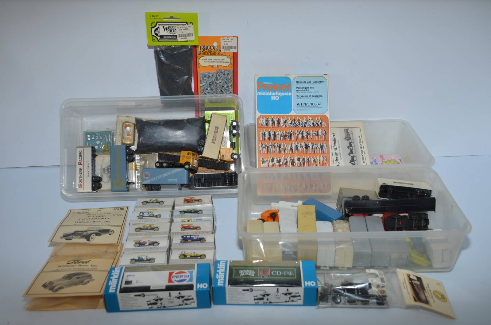 Mixed Lot Of Ho Scale Cars/trucks/loads/details Auction
