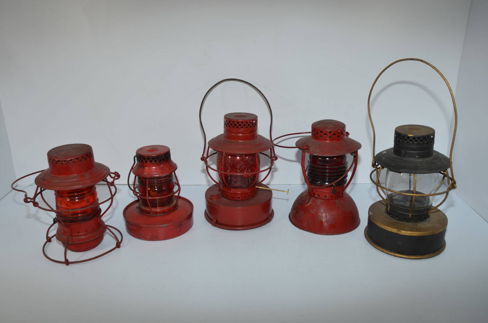 Five Mixed Handlan Lanterns Auction