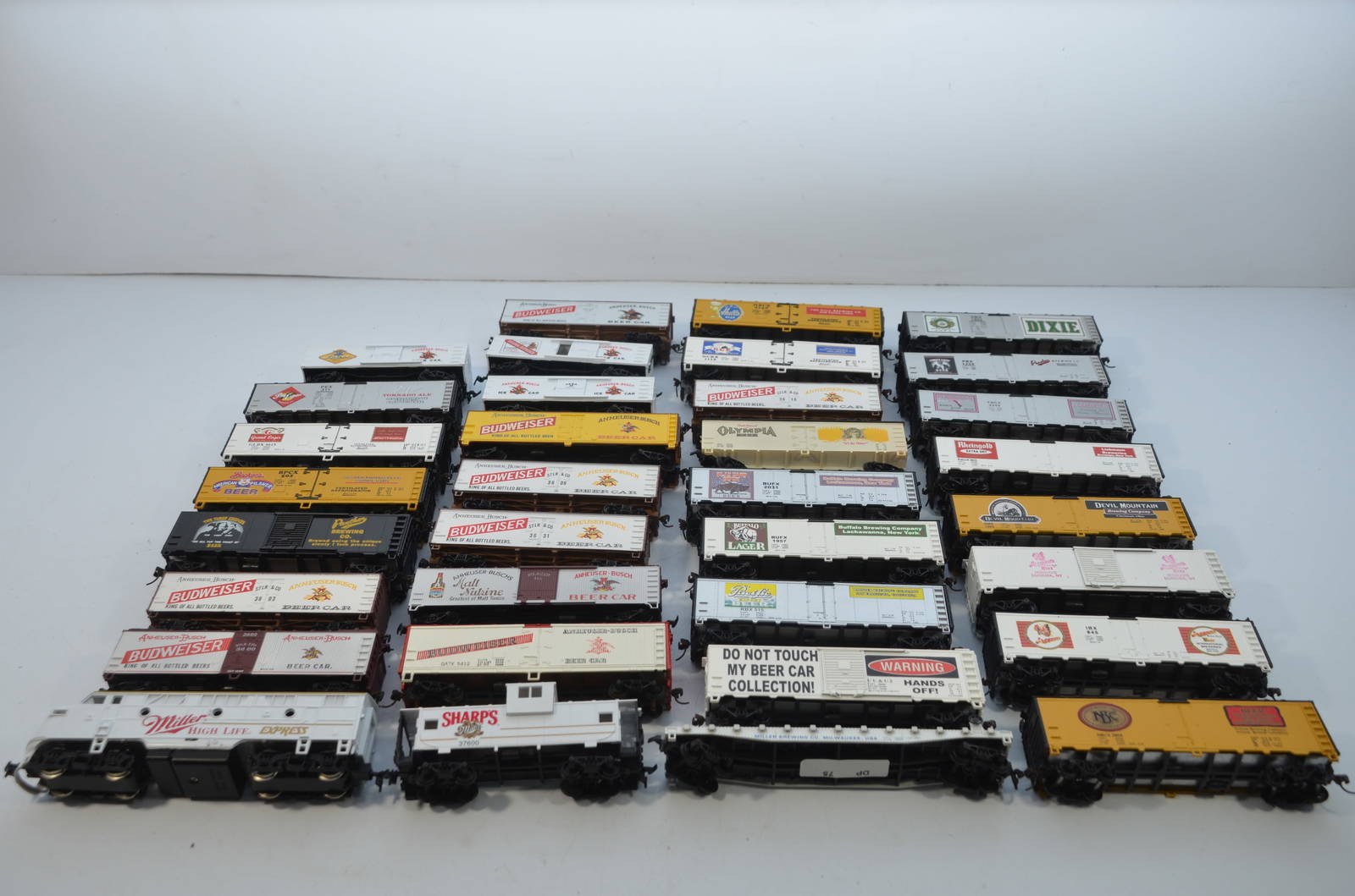 34 Mixed 40 Foot Beer Cars-ho Scale—includes Beer Loco, Caboose, And ...