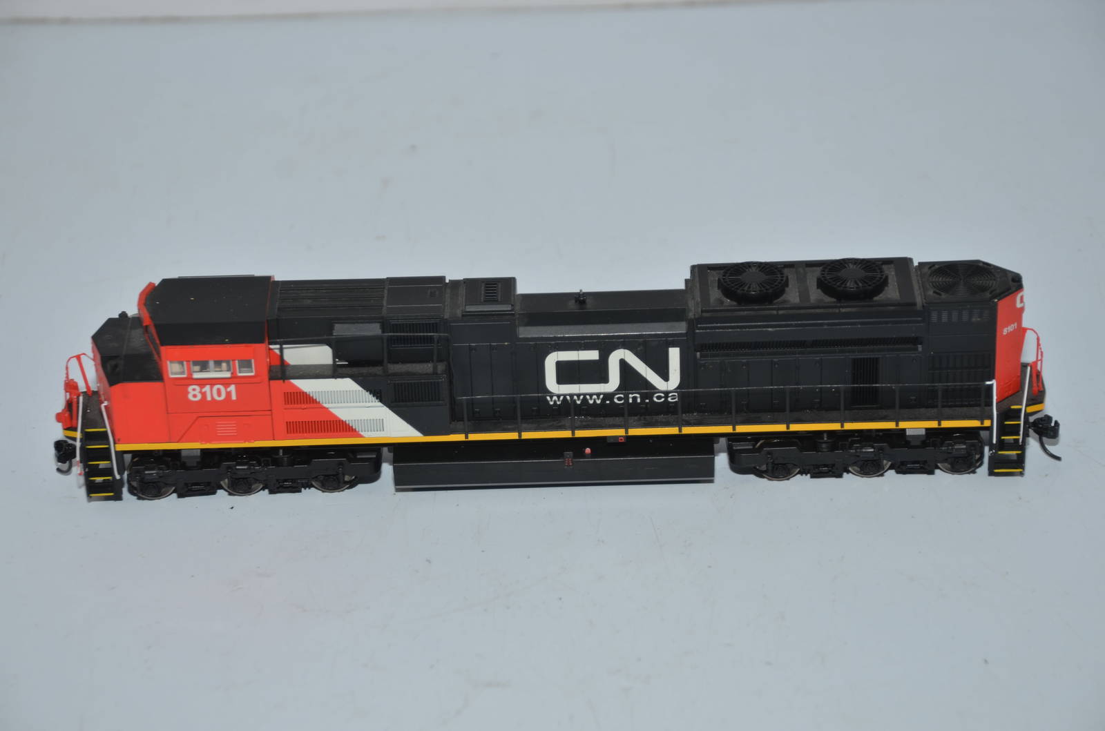 Canadian National Rr Sd70ace Diesel Locomotive #8101 Dcc/sound-walthers ...