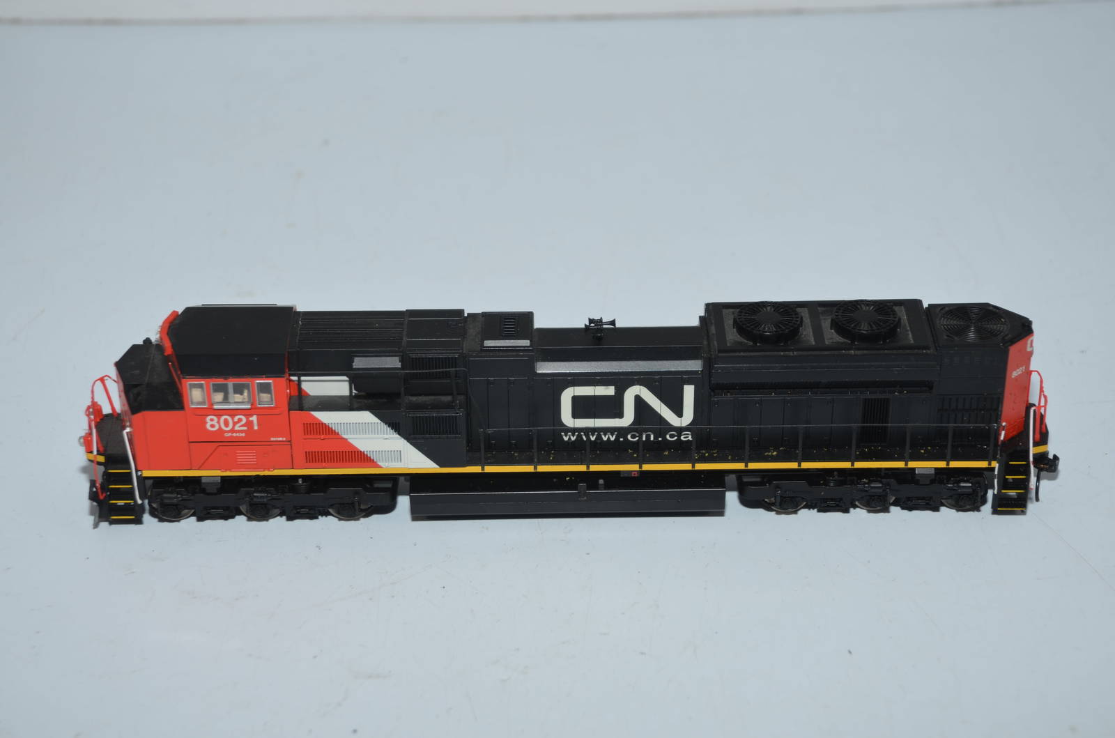 Canadian National Rr Sd70ace Diesel Locomotive #8121 Dcc/sound-walthers ...