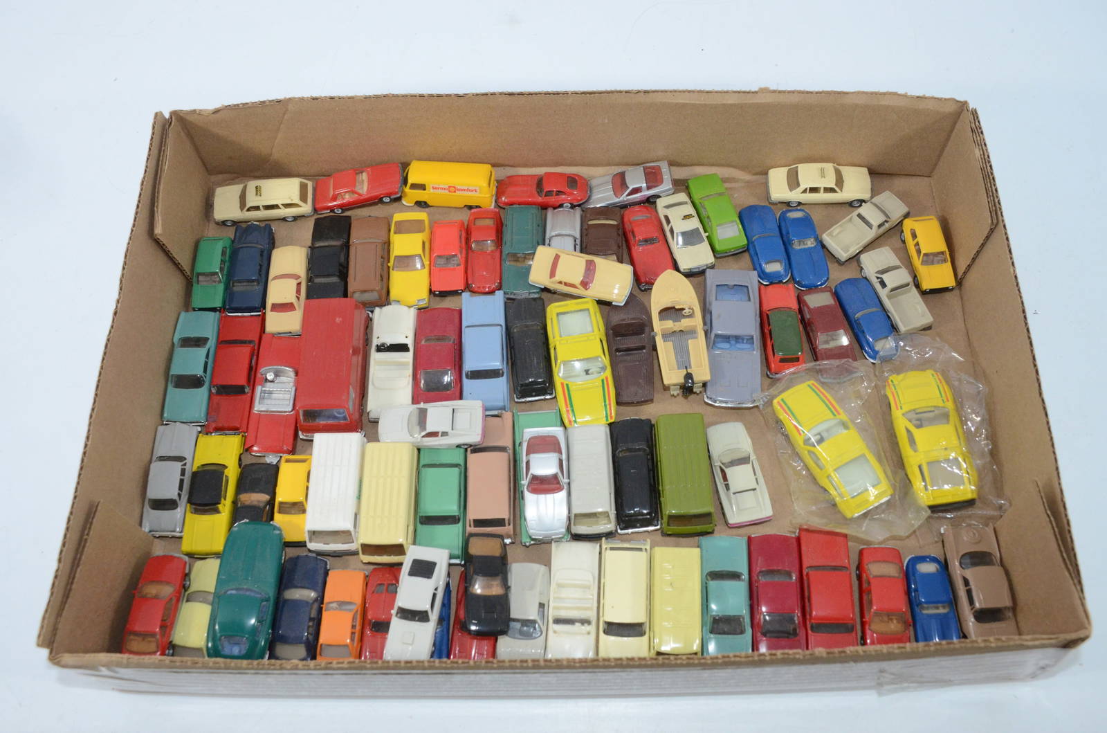 Over 75 Ho Scale Cars, Trucks, And Boats Auction