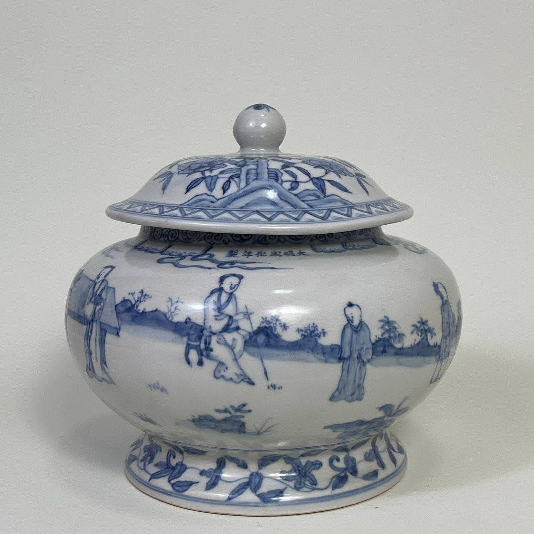 Ming Dynasty Chenghua Blue And White Human Figure Covered Jar Auction