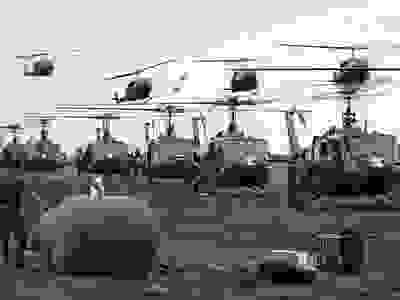 Vietnam War "huey Deployment" Print Auction