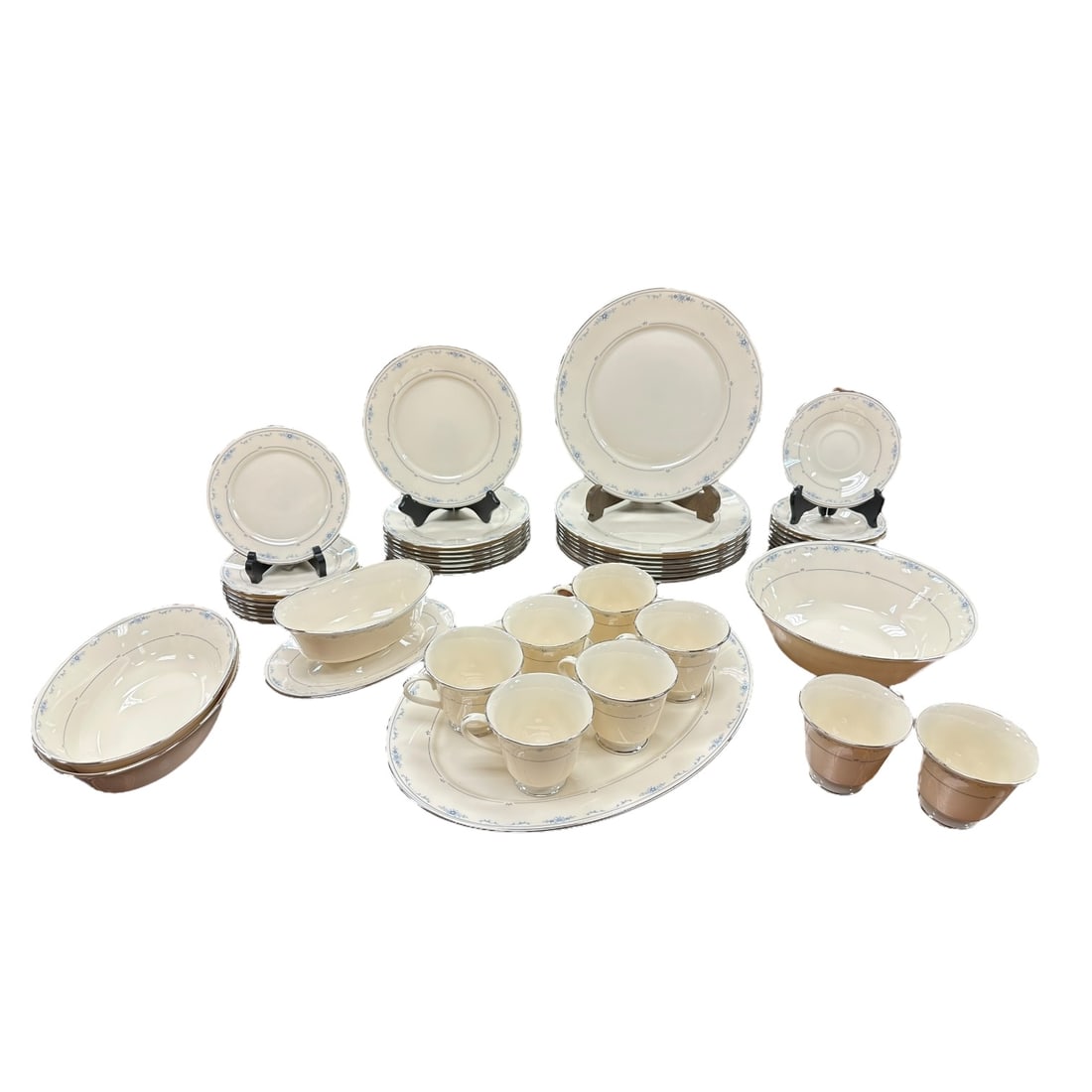 Lenox "carolina" Fine China Dinnerware Set - May 24, 2025 | Consortium ...