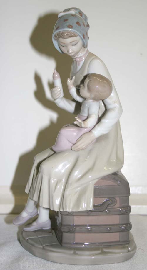 18: Lladro porcelain figurine Mother feeding baby a bot