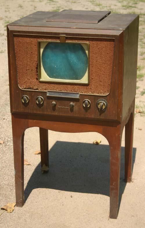 28: very early vintage RCA Victor Model 8-TR-29 tv on s