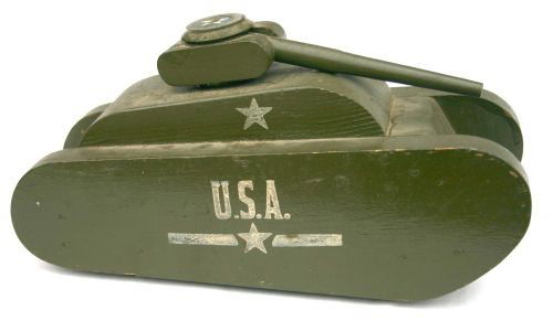 319: 1940's wooden army tank pull toy in orig green pai