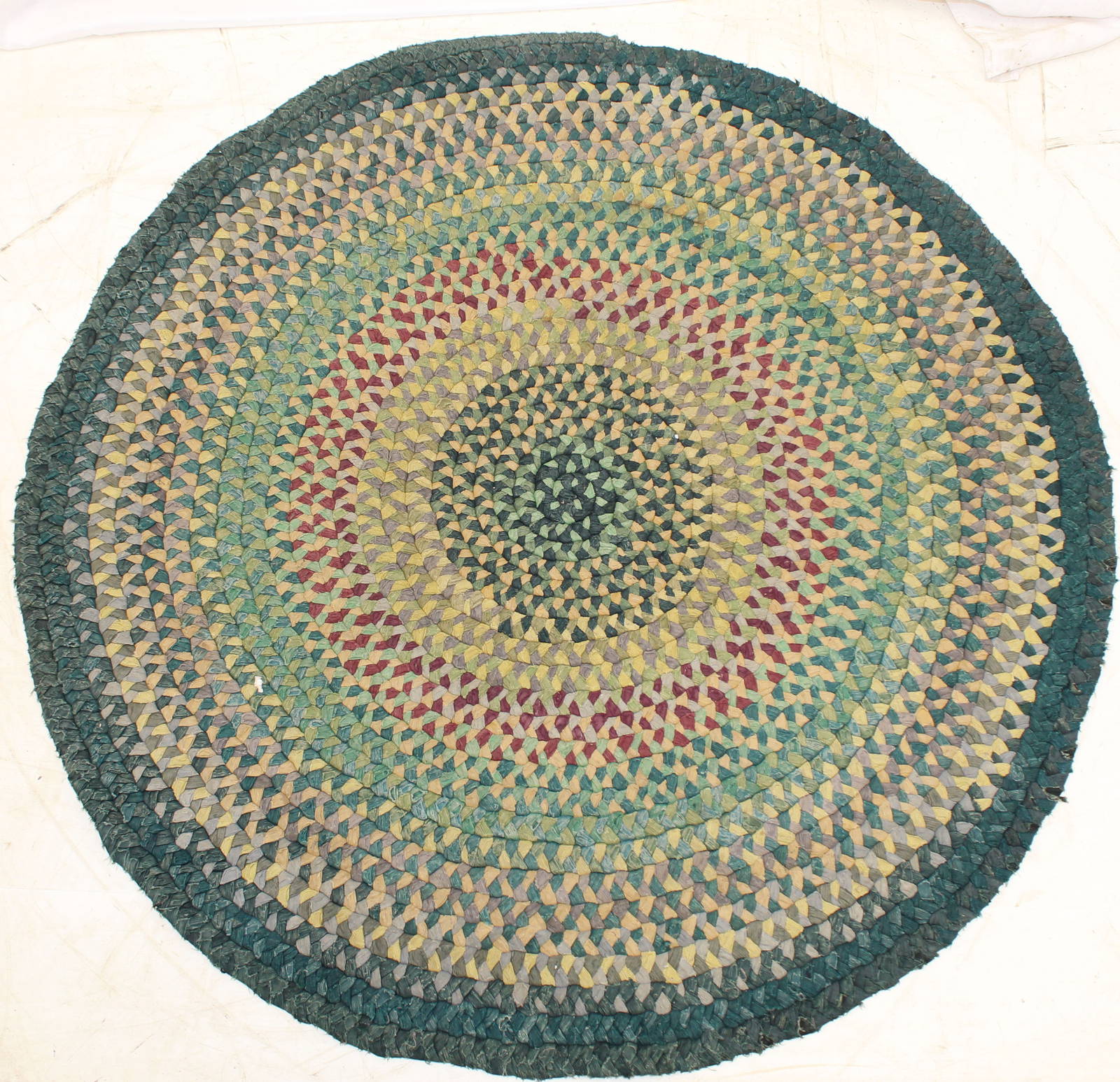 Round Braided Area Rug - 40" Diam Auction