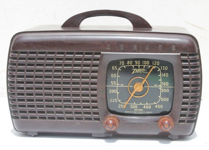Zenith Table Top Radio Bakelite Case 8" Tall X 12"
