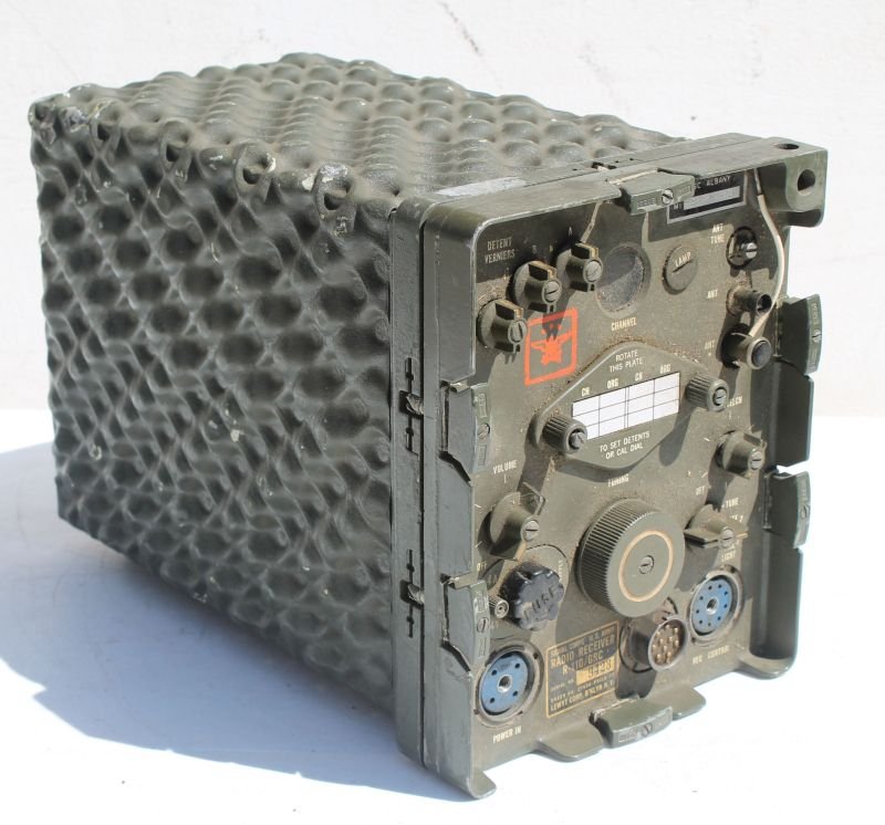 Military Signal Corps Radio Receiver R-110/GRC... 9"