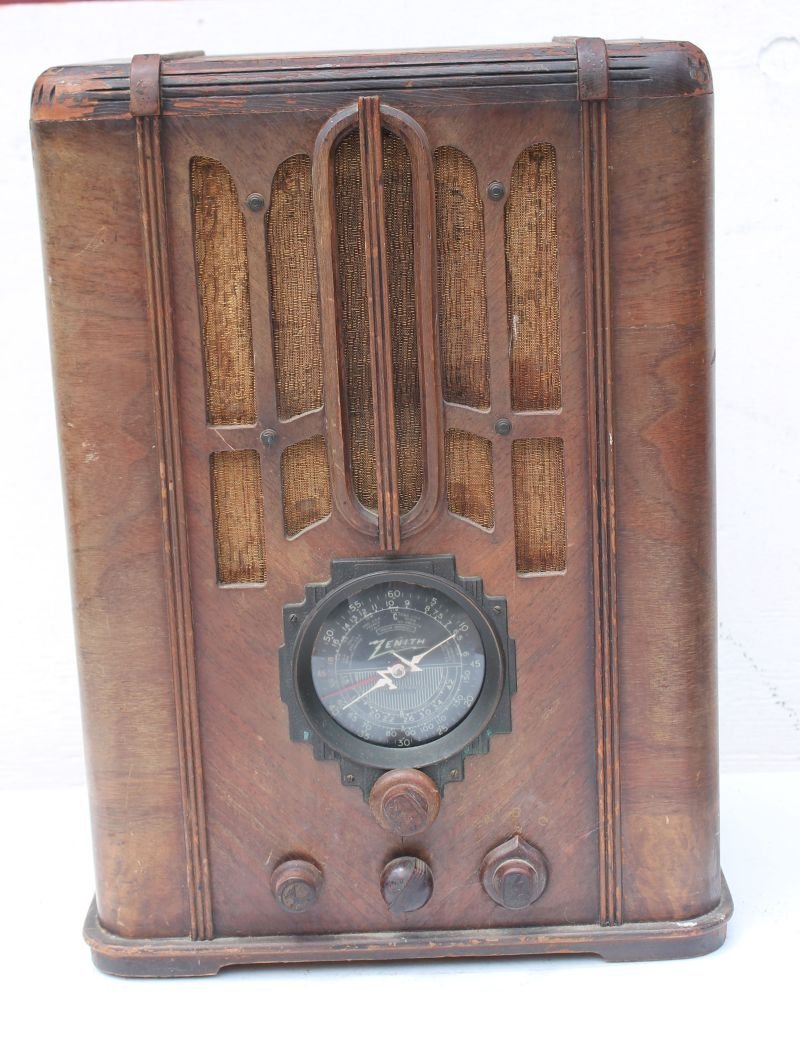 Zenith Table Top Radio 17 1/2" Tall X 12 3/4" Wide X