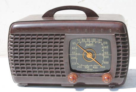 Zenith Table Top Radio