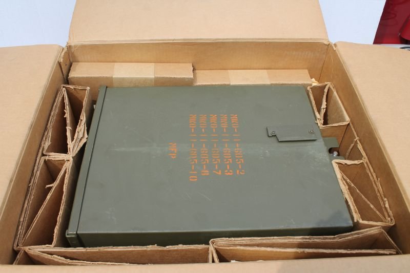 U.s. Army Signal Corps Radio Receiver & Transmitter