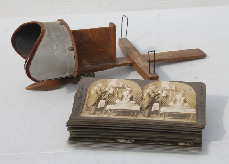 Antique Stereopticon Viewer W Cards