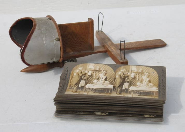 Antique Stereopticon Viewer W Cards